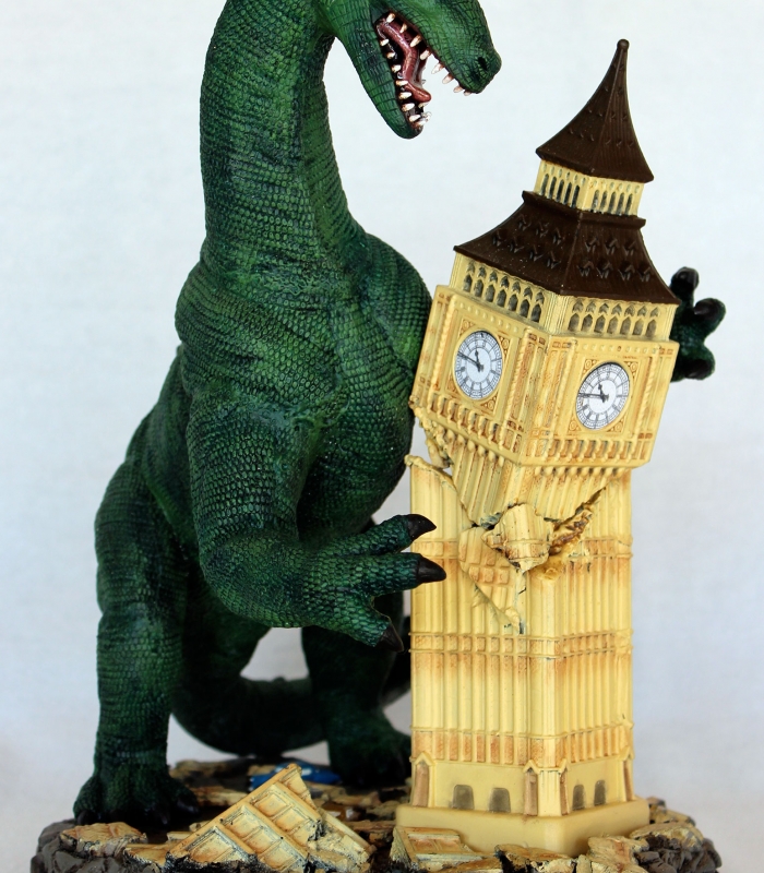 The Giant Behemoth (1959) - The Doctor's Model Mansion